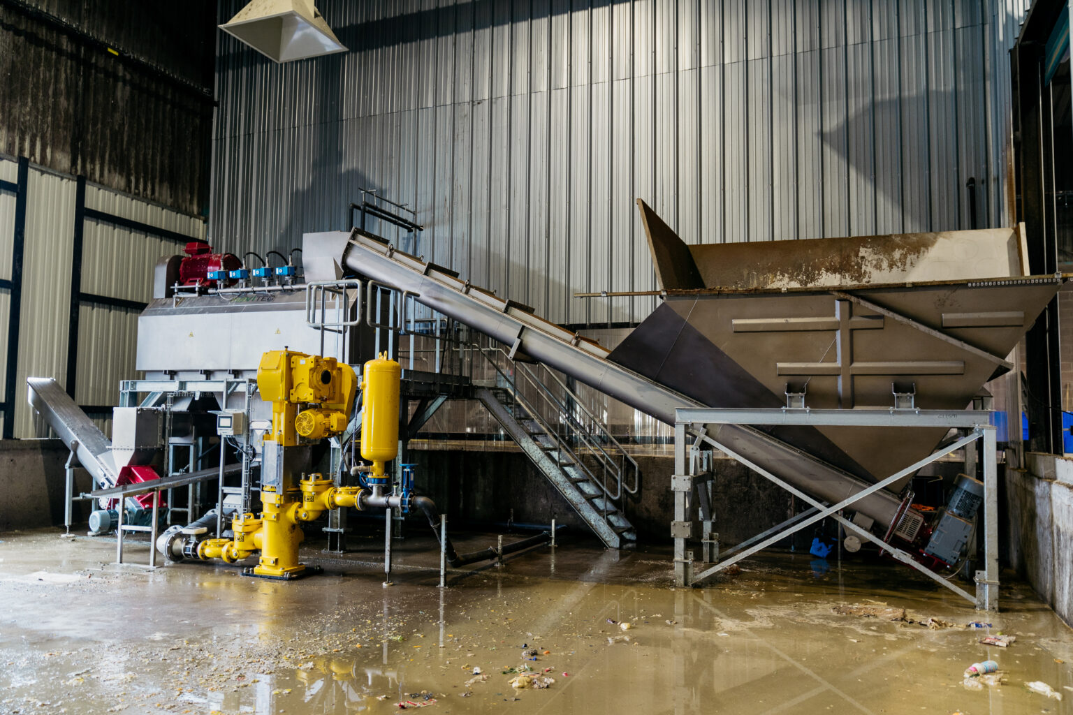 Food waste depacking at SUEZ Lille - Mavitec Green Energy